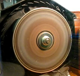 CDを超高速回転すると破裂する | 雑学まとめブログ